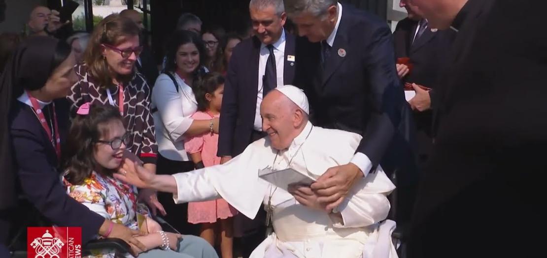 Pope at Fatima: Mary always welcomes us and comes to our aid in haste ...