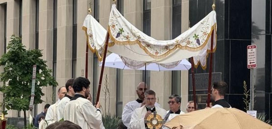 Over 1,000 attend Washington, D.C., Eucharistic procession despite rain ...