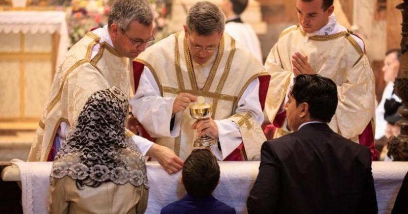 Lebanon: Maronite Church returns to receiving communion on tongue | Abouna
