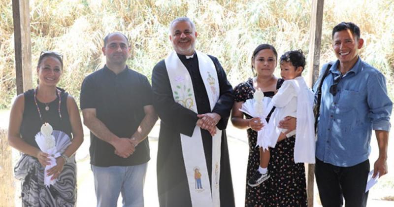 The family... altogether | Abouna
