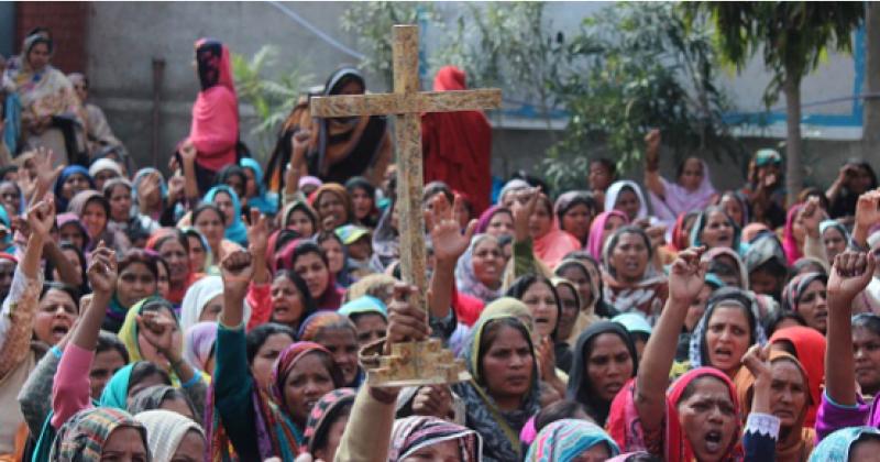 Pakistan: Religious leaders visit Christian families affected by ...
