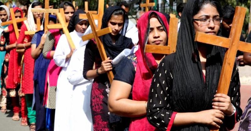 Christians facing ‘rising tide’ of persecution | Abouna
